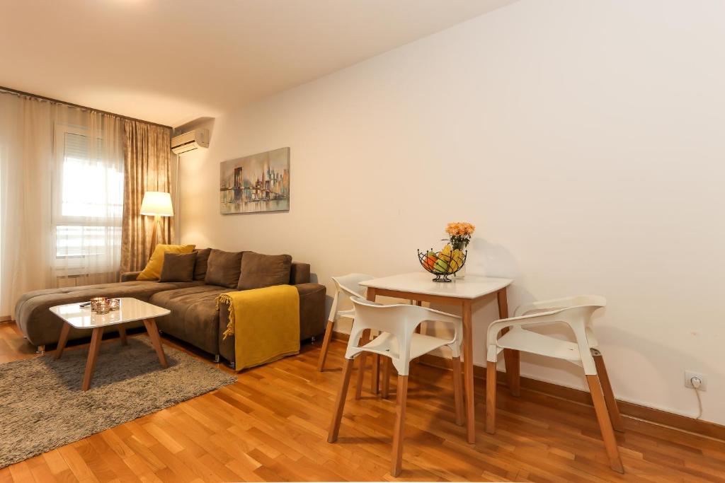 Lavina 2 apartman u Belvilu, Novi Beograd, parking 5eur-dan, Novi ...