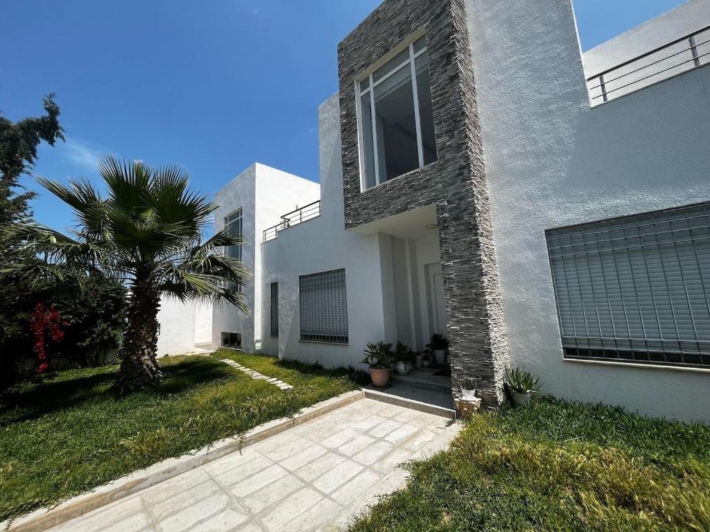 Mega Mansion In Soukra 4 BDR, La Soukra (precios actualizados 2025)