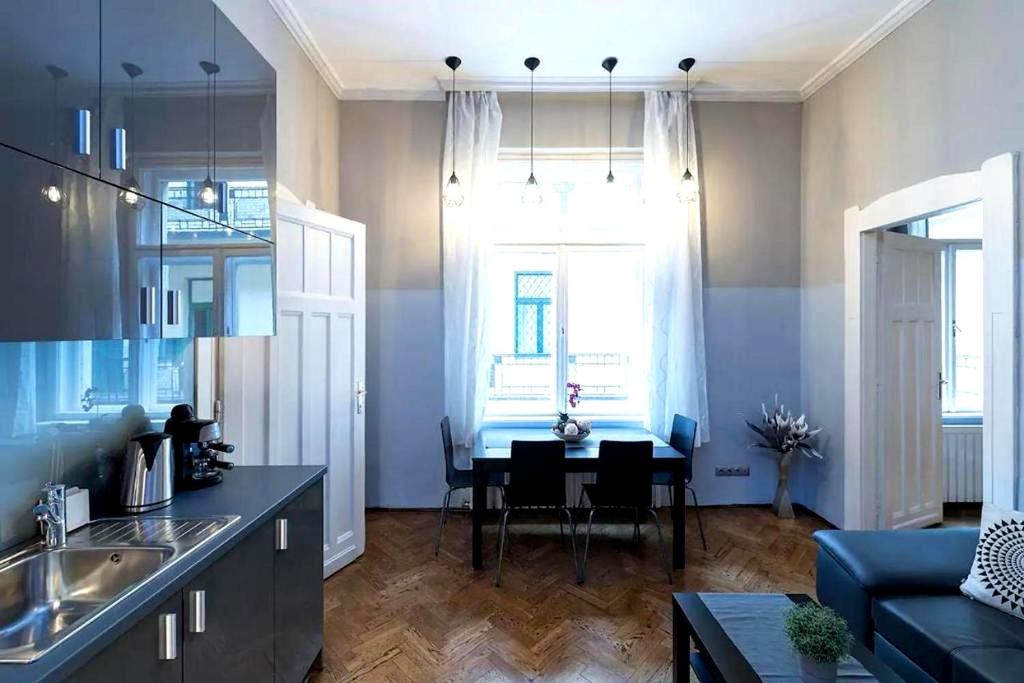 Váci Street Apartments - Best Location in Budapest, Steps from the Danube, Budapest (tarifs ...