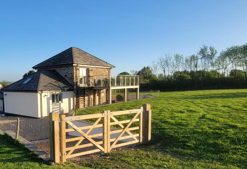 18th century renovated barn in beautiful Devon countryside ...