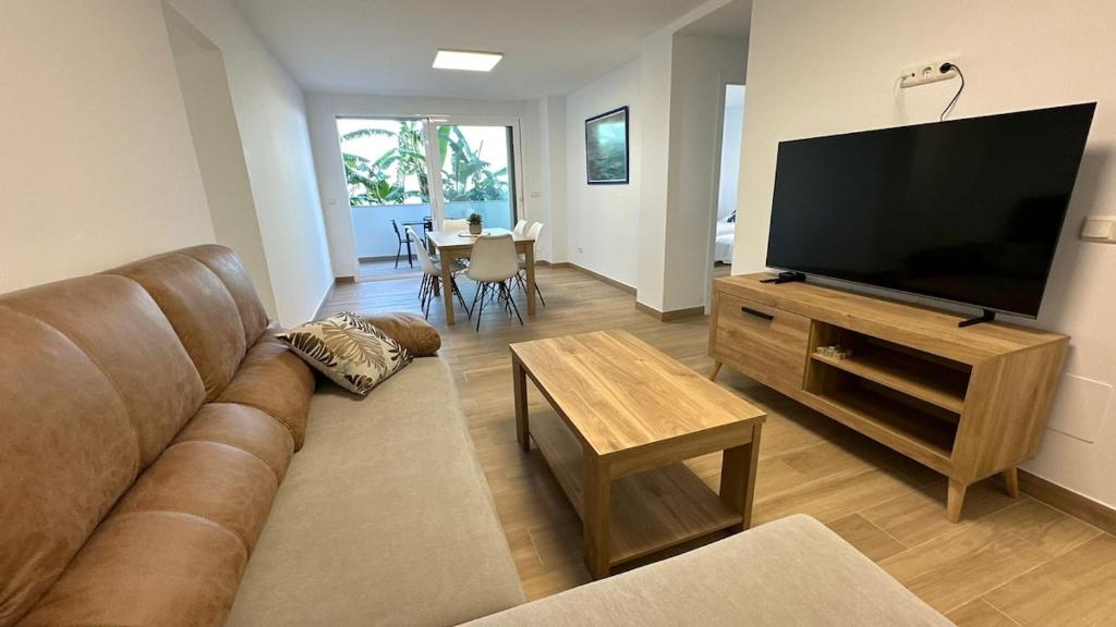 La Perla Beach, Benalmádena (precios actualizados 2025)