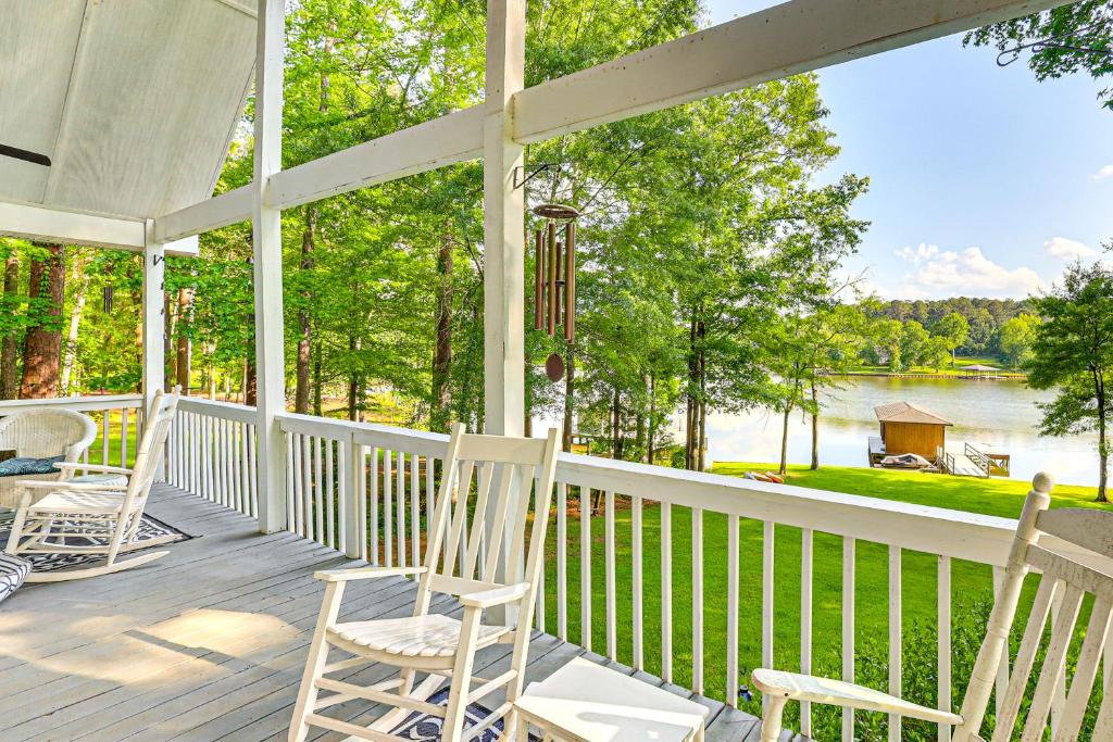 Remote Escape Lake Home with Dock in Sparta!, Sparta (updated prices 2026)
