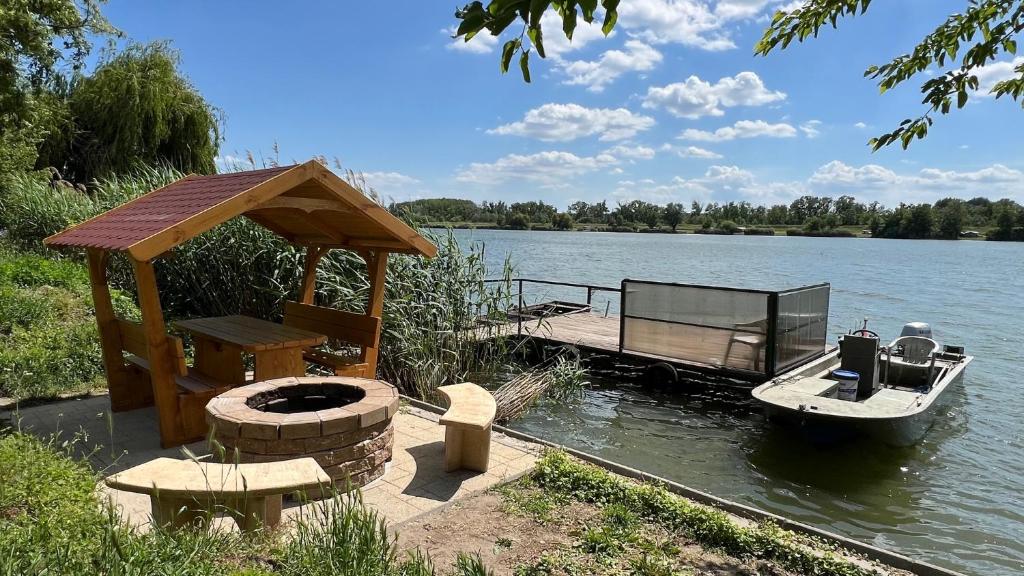 House Carlo Ponty, Tass (precios actualizados 2025)