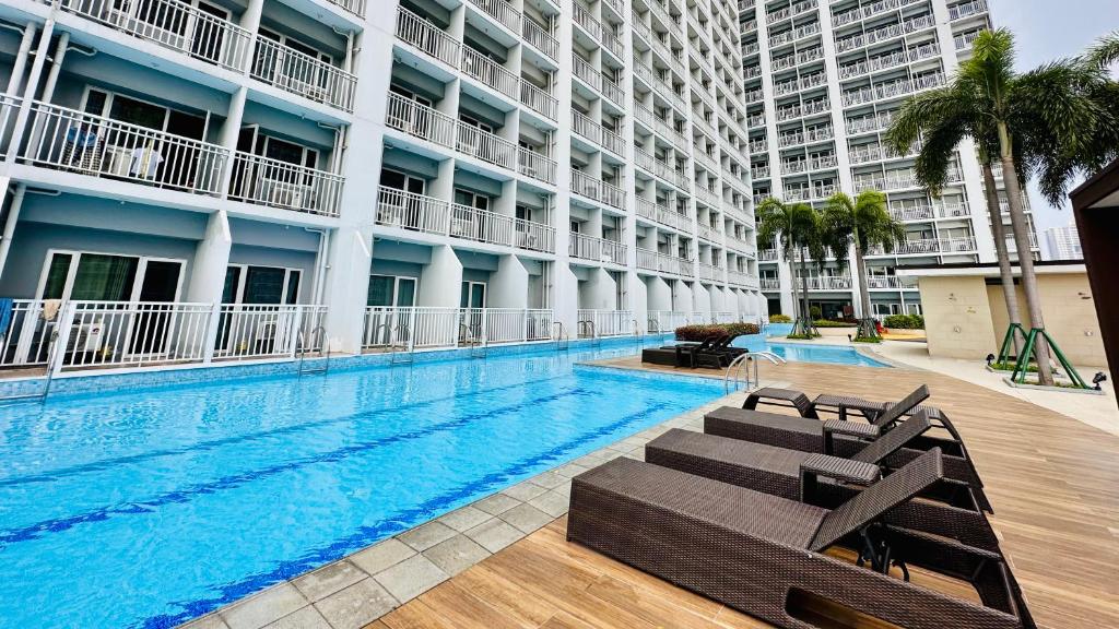 SMDC BREEZE RESIDENCES Pasay near AIRPORT PICC CCP WORLD TRADE CENTER ...