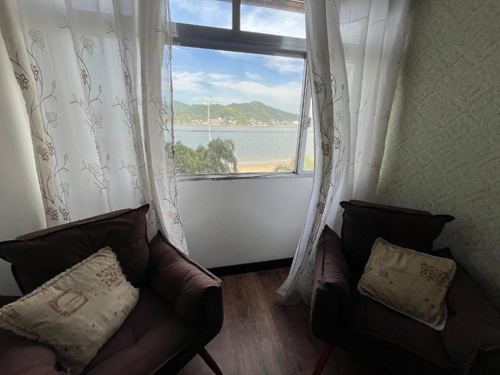 Em frente à Praia -2 dorm- wi fi -5 hospedes- próximo de bares e ...