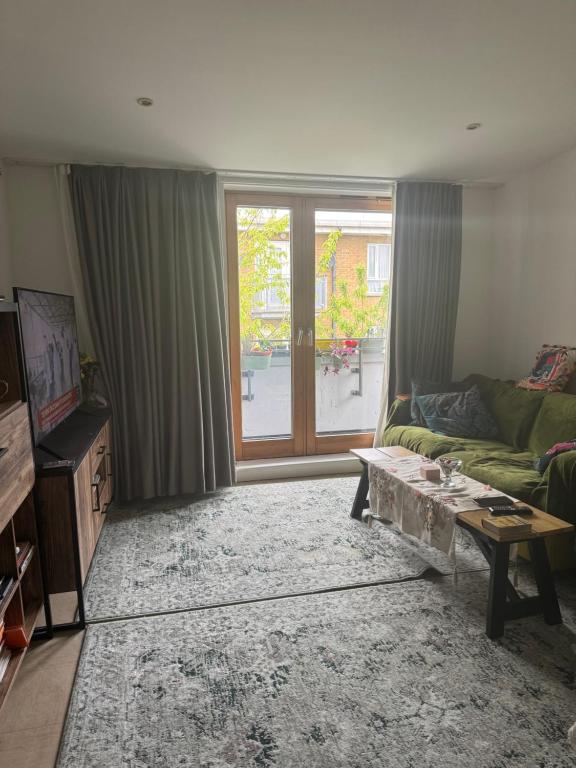 Kingsland Road, London (updated prices 2026)