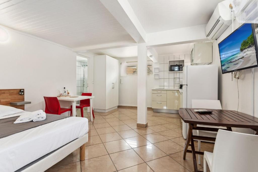 Studio 1-Anthurium - A 7min de la plage, Les Trois-Îlets (precios ...