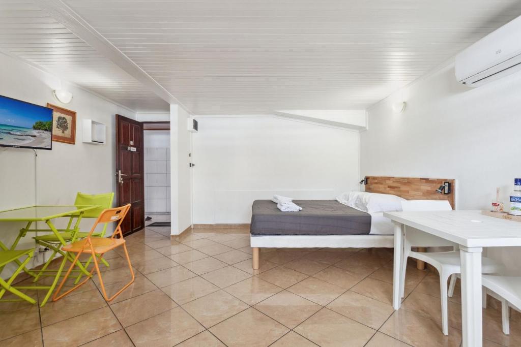 Studio 3-Passiflore - A 7min de la plage, Les Trois-Îlets (updated ...