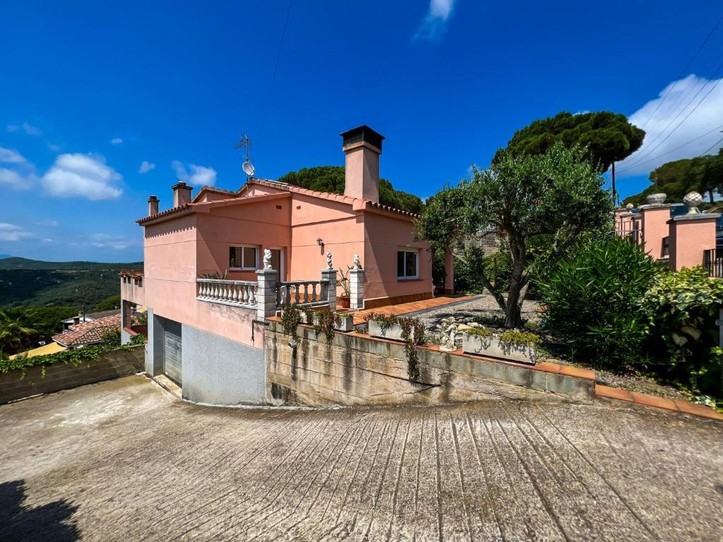 Villa in Tordera with Private Saltwater Pool, Tordera (updated prices 2025)