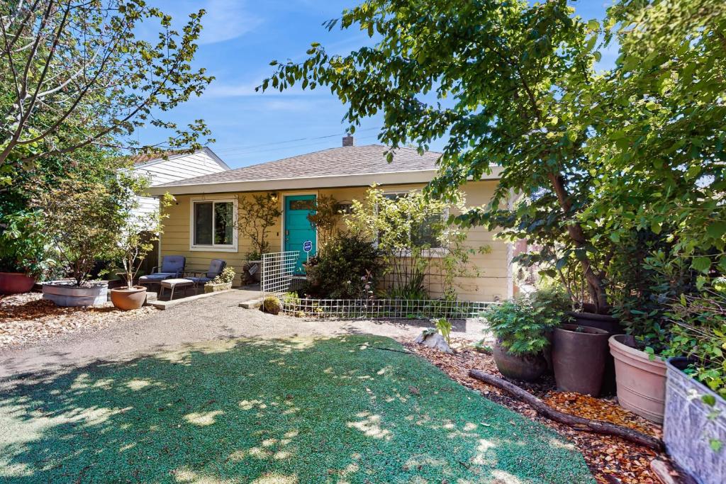 Bungalow Flora, Seattle (updated prices 2026)