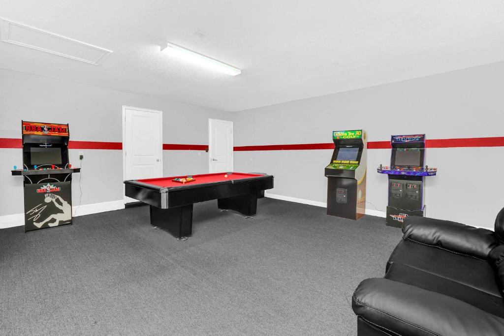 Last Minute Disney Getaway! Private Pool, Hot Tub & Games Room. Book ...