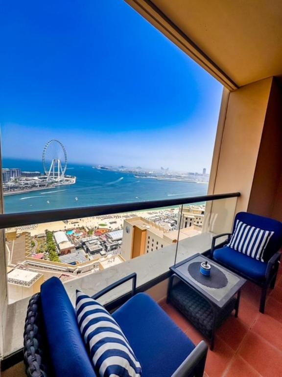 Panoramic sea view & Dubai Eye, Mins to JBR beach, Dubai (updated ...