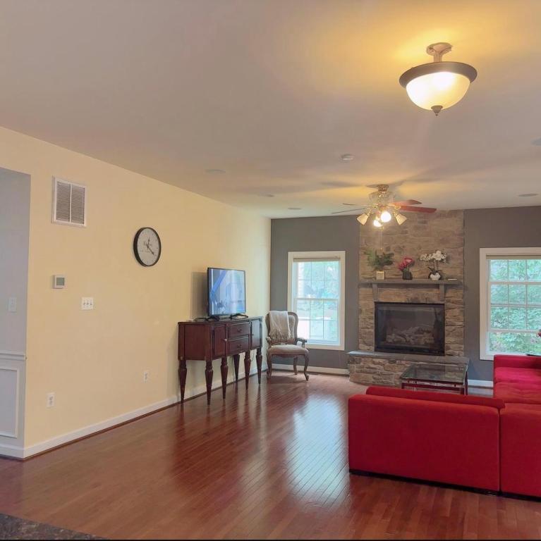 Luxury Villa in Springfield VA, Springfield (updated prices 2025)