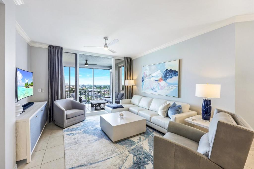 Gulf Views Beach Bliss―Your Coastal Oasis Awaits, Napoli (harga terbaru ...