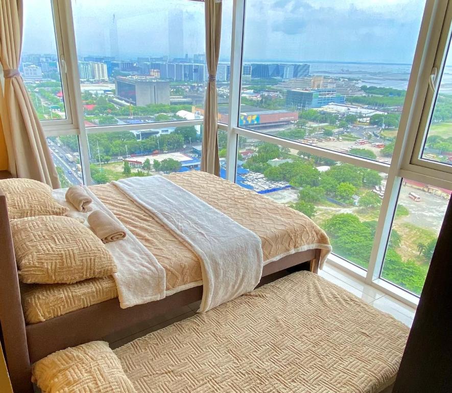 SMDC BREEZE RESIDENCES Pasay near AIRPORT PICC CCP WORLD TRADE CENTER ...