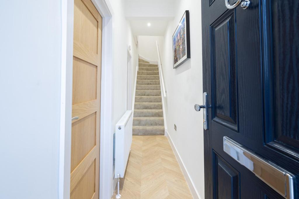 A spacious and modern 4Bedroom house, Borehamwood (updated prices 2026)