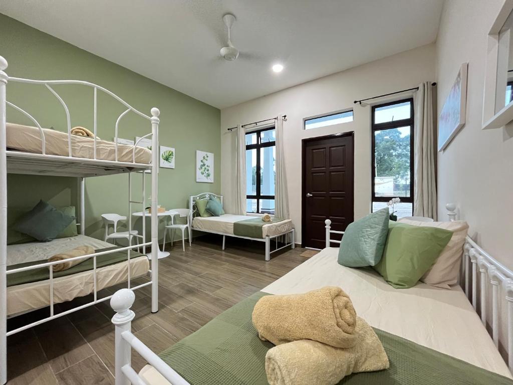 Sea Lodge by Radiant Teluk Sari Penyabong Johor, Mersing (preços ...