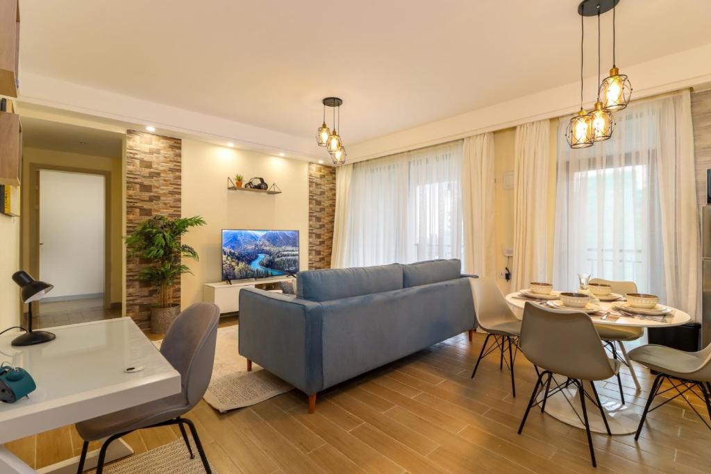 executive cozy two bedroom with `unbeatable city scenic views and ...