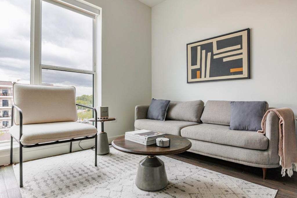 Blueground Elmhurst pool nr Elmhurst Art Museum CHI-1264, Chicago ...