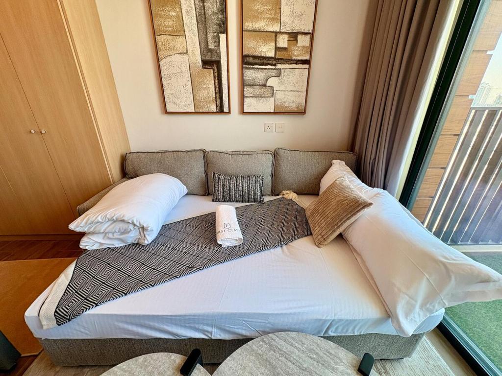 FIRST CLASS Studio Aesthetic Bliss, Dubai (harga terbaru 2025)