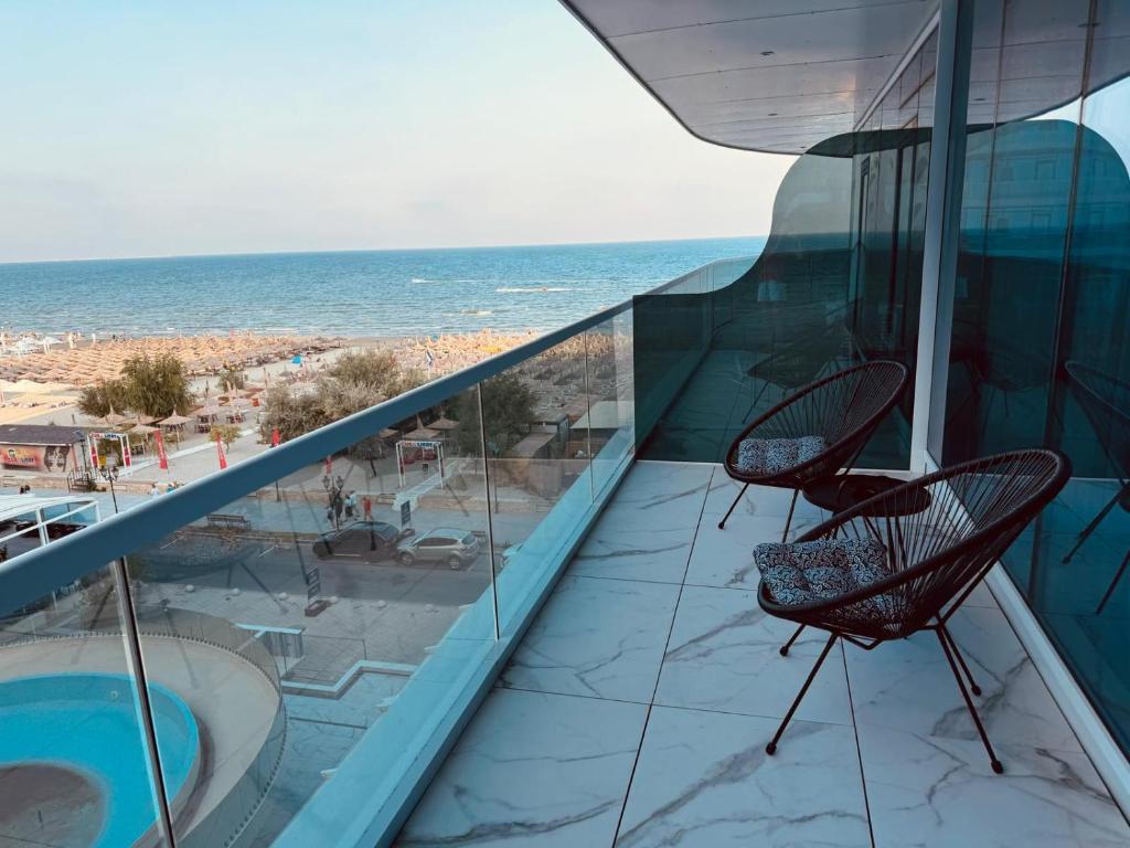 Studio Azzurro White Titanic, Mamaia Nord – Năvodari (tarifs actualisés ...