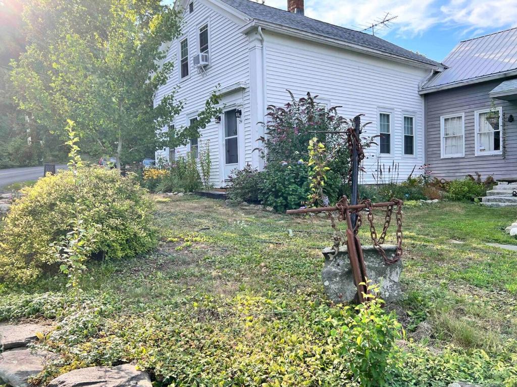 Charming, updated , 3 bedroom farmhouse farm stay, Williamsburg ...