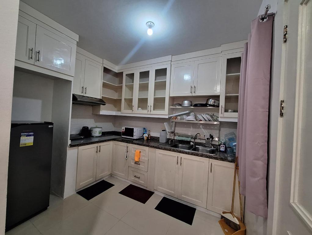 A4 Studio Apartment Room Transient House near Abreeza Mall, USEP Obrero, Victoria Plaza, SM ...