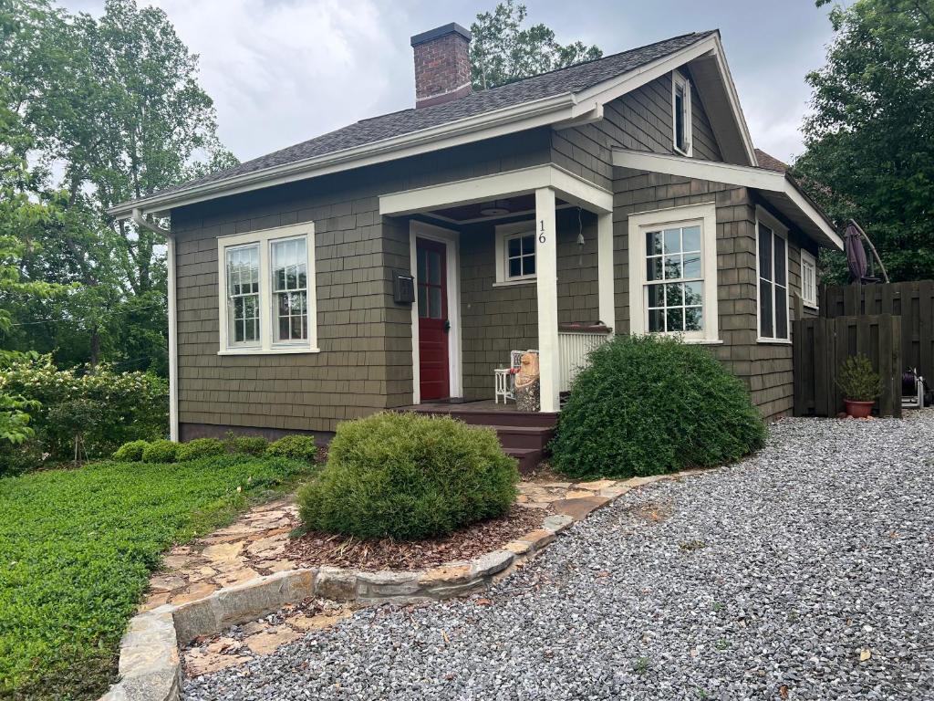Corner Cottage, Άσβιλ (ενημερωμένες τιμές για το 2025)