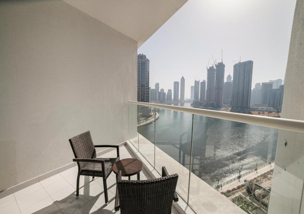 Quickstay holiday homes Stunning Canal View with Balcony, Dubai ...