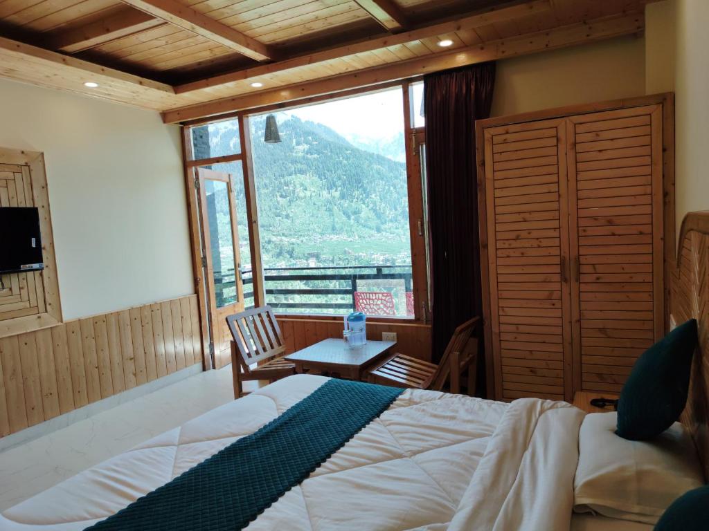 THE TROPICAL BLISS unit of HOLIDAY CLUB INN, Manali (prețuri ...