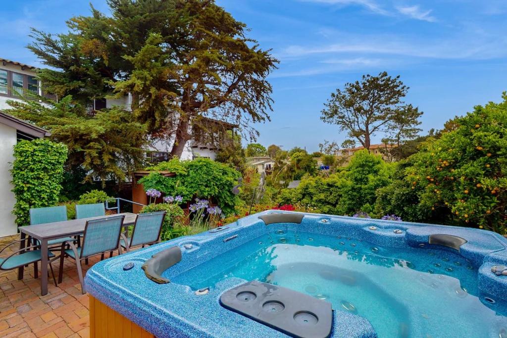 La Jolla Historic Gem, Hot Tub, Game Room, Garden Oasis with Firepit ...