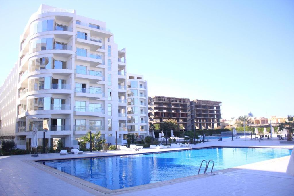 Modern loft overlooking downtown in Scandic Resort, Hurghada (precios ...