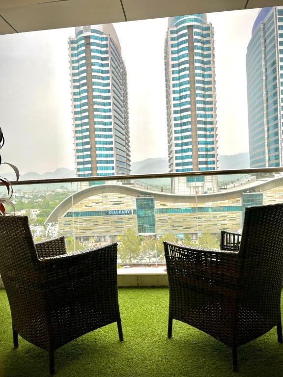 Executive Apartments in Elysium Tower Facing Centaurus View - Islamabad ...