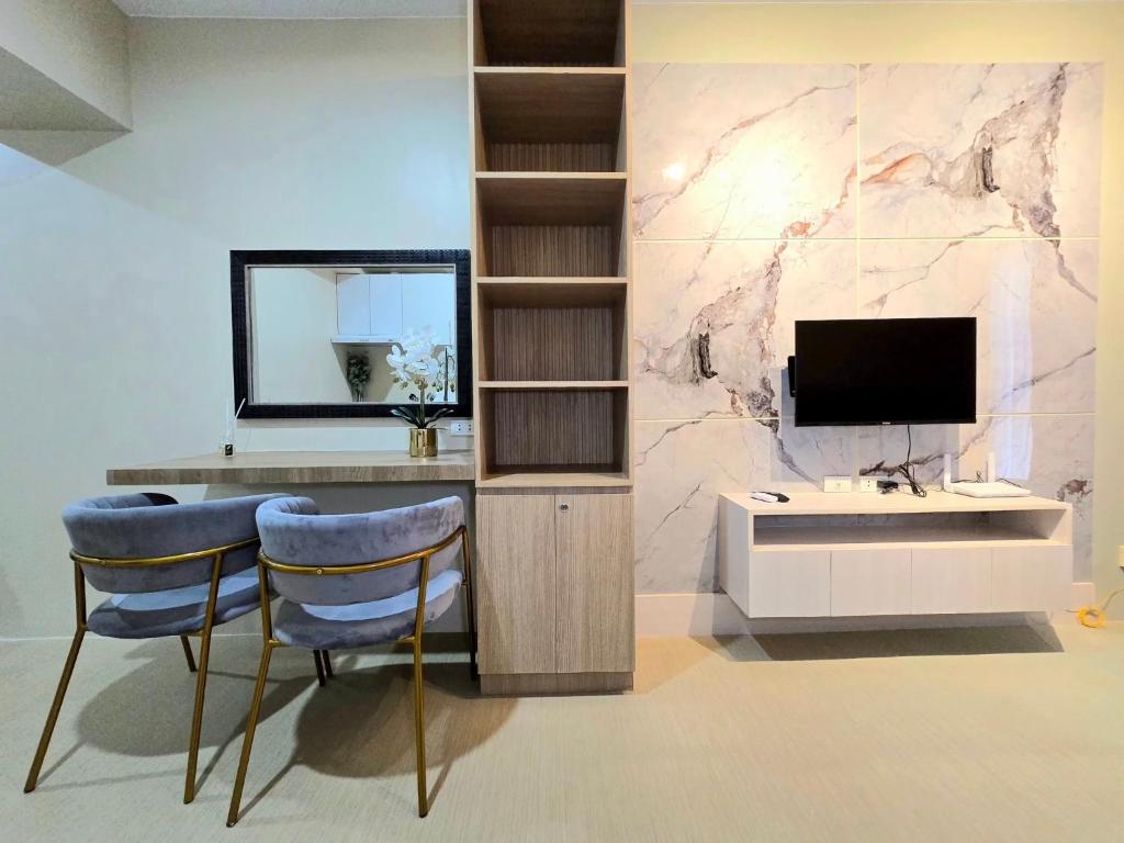 Stylish Studio Unit in Avida Towers Atria, אילואילו סיטי (מחירים ...