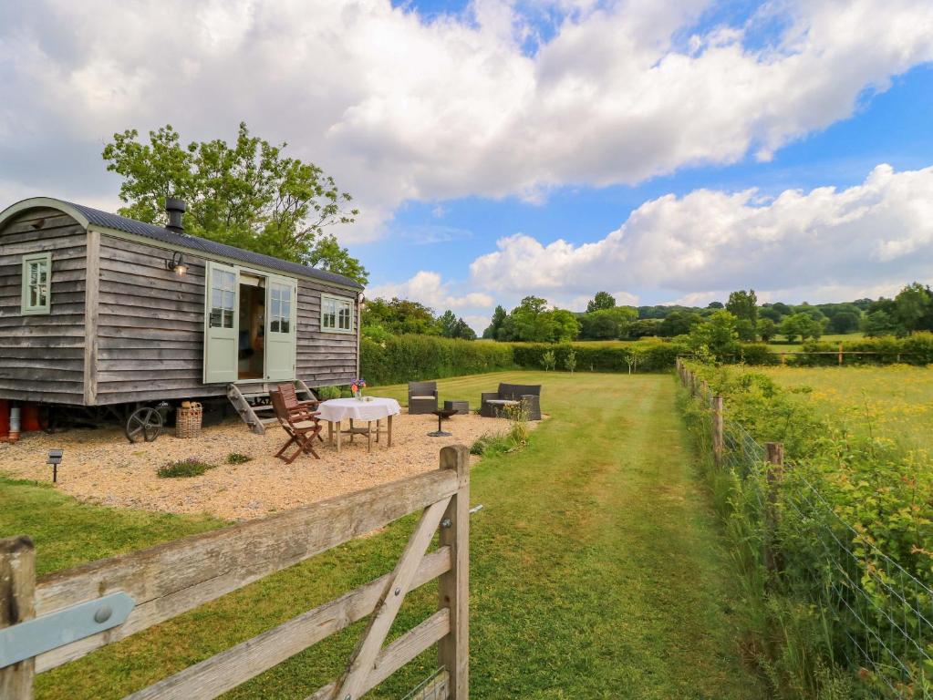 Goose Whistle Hut, Chippenham (updated prices 2026)