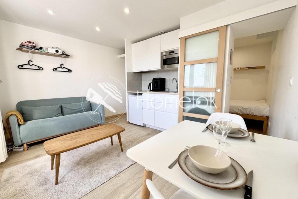 T1 bis rénové - Proche centre ville & plages, Lorient (updated prices 2026)