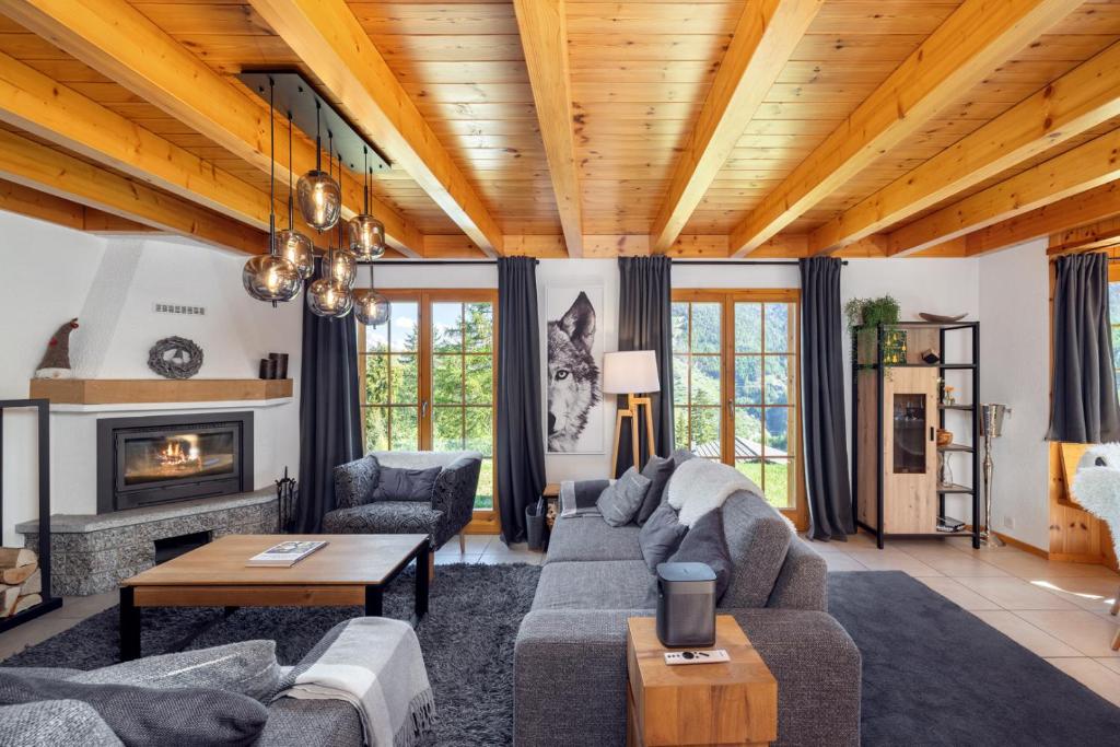 Chalet Belle Vue – Alpine Charm with a View to Remember, Riddes (tarifs ...