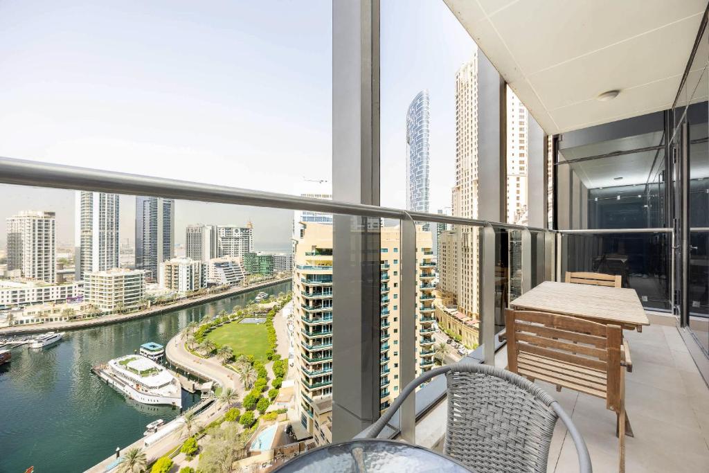 Luxury 2-Bedroom with Maids Room - Prime Location - Sparkle Tower ...