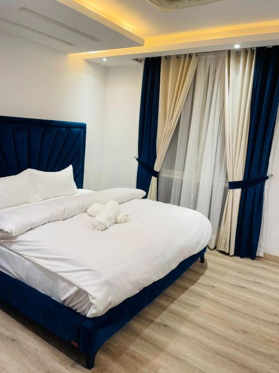 Spacious Penta Square Apartment Family-Friendly Stay in DHA 5 Lahore ...