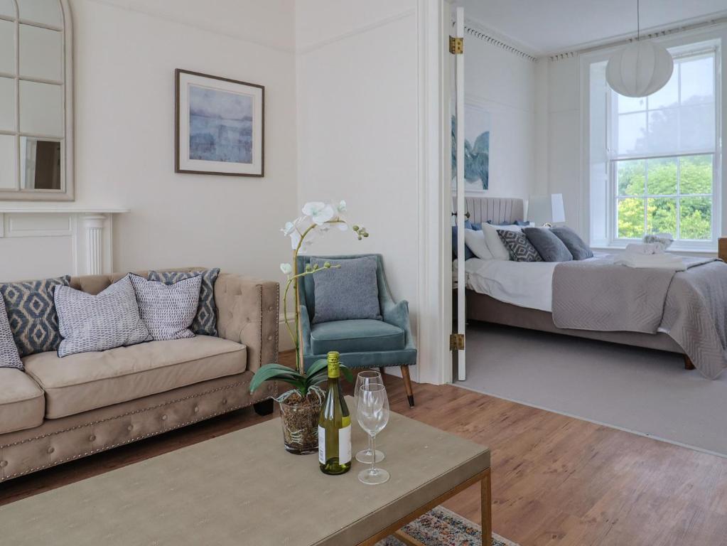 The Tides, Lyme Regis (updated prices 2026)