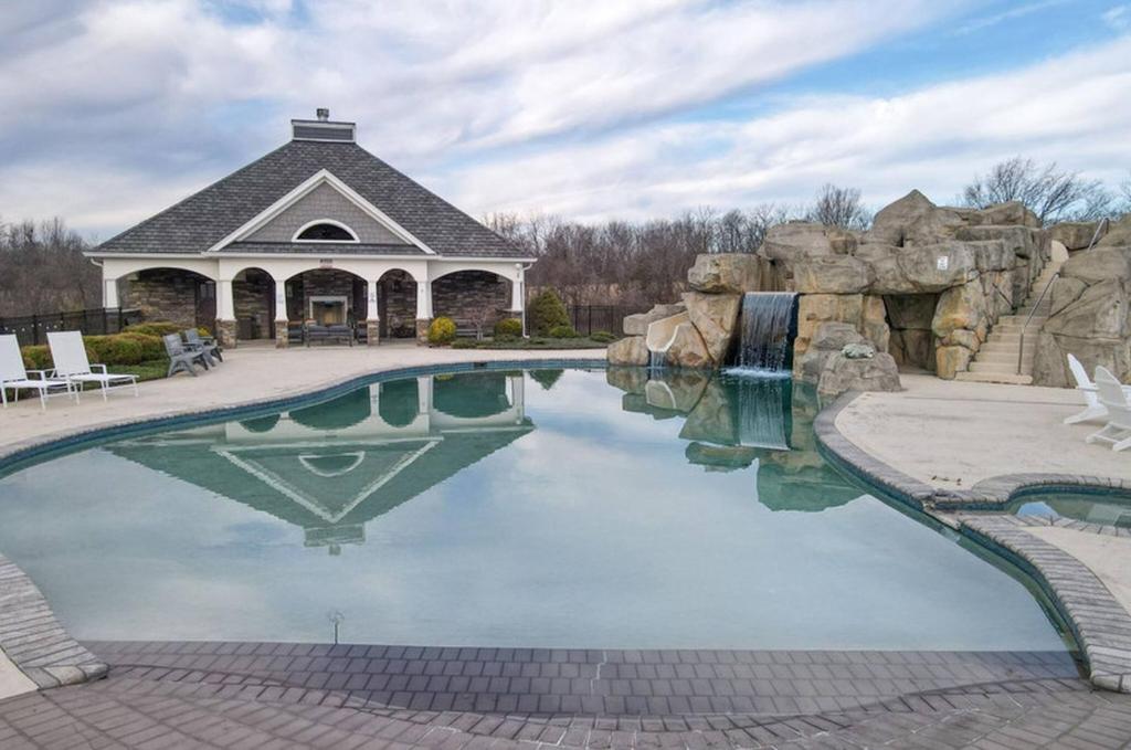 The Bluegrass Grand Estate: Bourbon Trail Luxury, Bardstown (updated ...