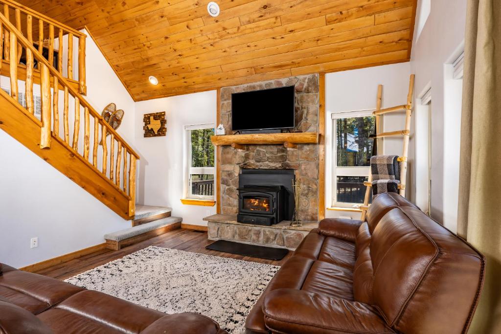 Cabin Walk 2 Lake 10 Biking & Golf Grill, Angel Fire (aktualisierte ...