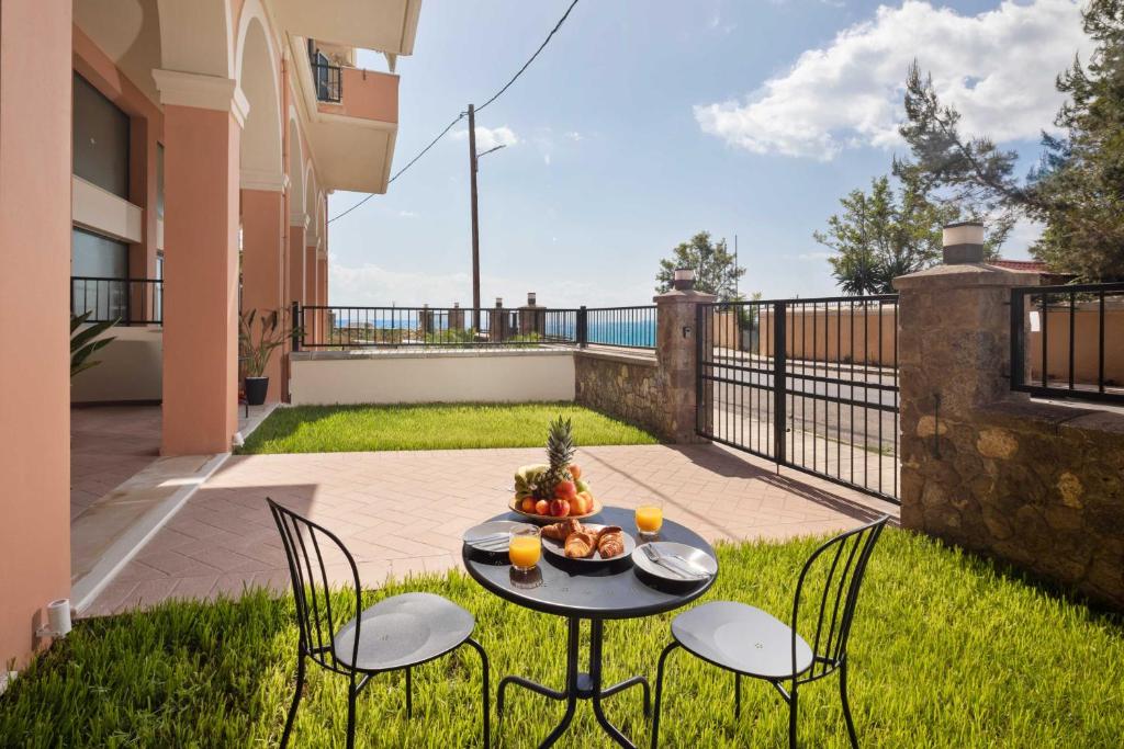 Casa del Mar-Mon Repo Beachfront Apt near Airport, Anemómylos (updated ...