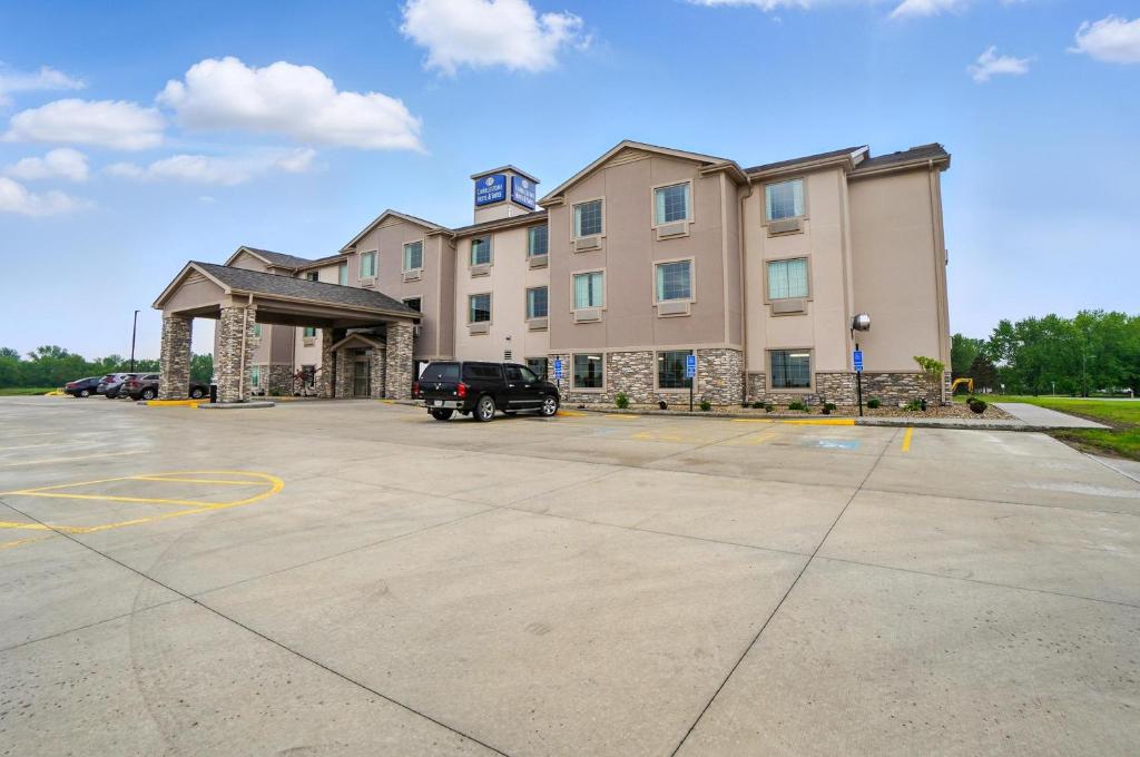 Cobblestone Hotel & Suites - Russells Point at Indian Lake, Russells ...