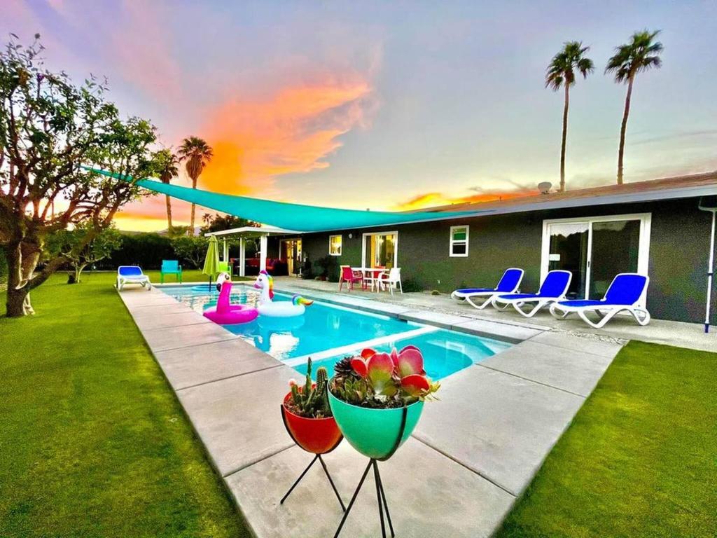 Palm Springs Paradise - With EV Charger, Palm Springs (prezzi ...