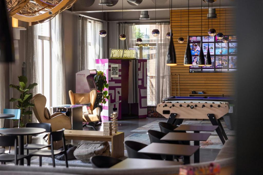 Moxy London Excel, London (updated prices 2025)