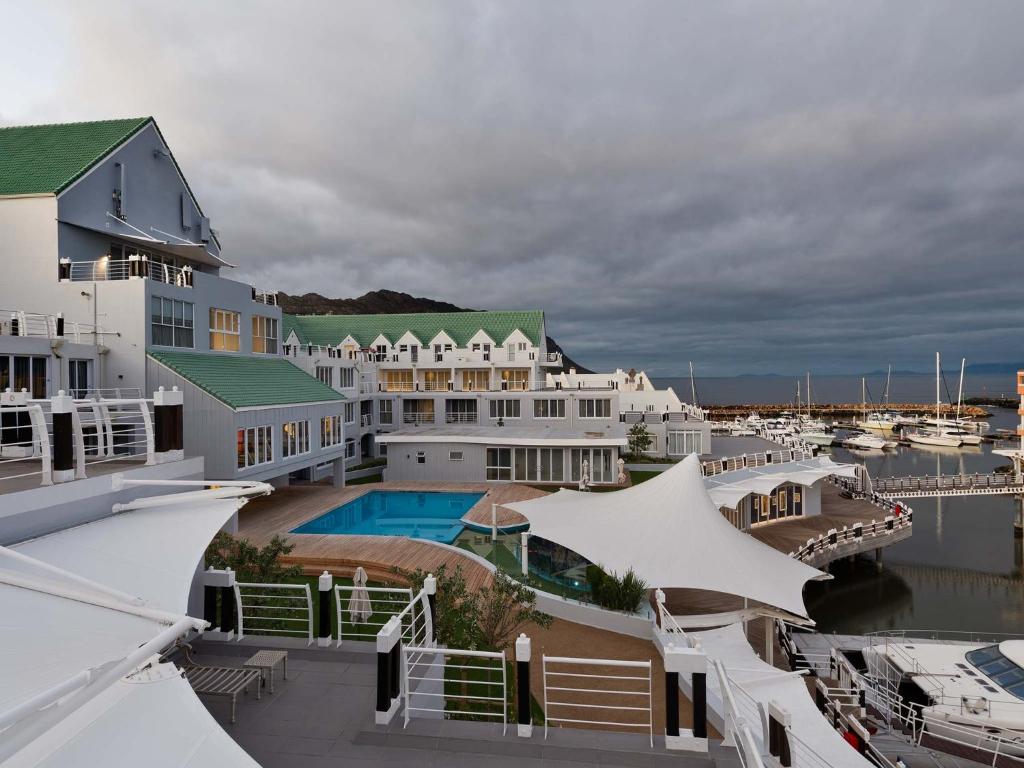 Krystal Beach Hotel, Gordonʼs Bay (updated prices 2025)