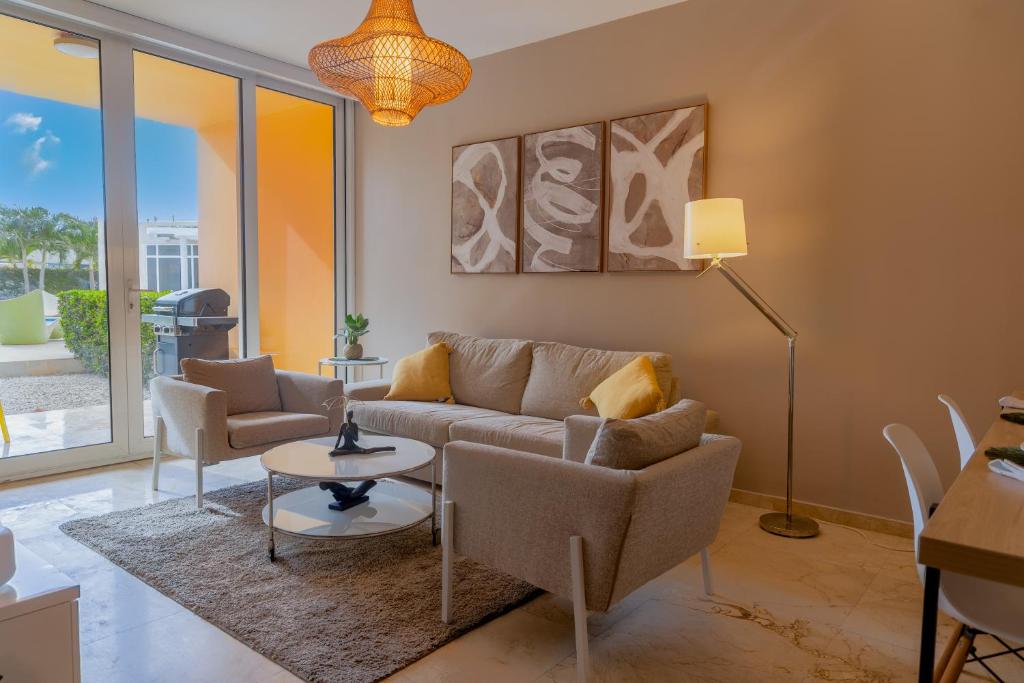 Modern Ground Level Condo, 2 bedrooms, Direct pool access, Palm-Eagle ...