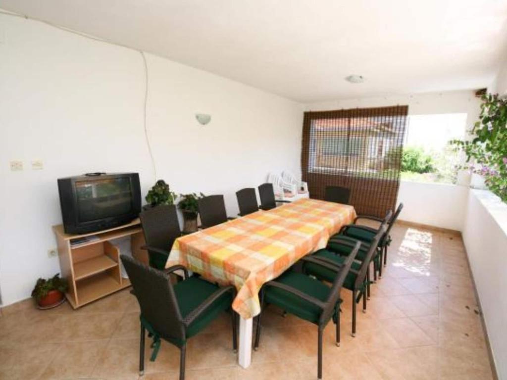 Spacious Beachfront Apartment Ciovo - Four Bedroom Apartment with Sea ...