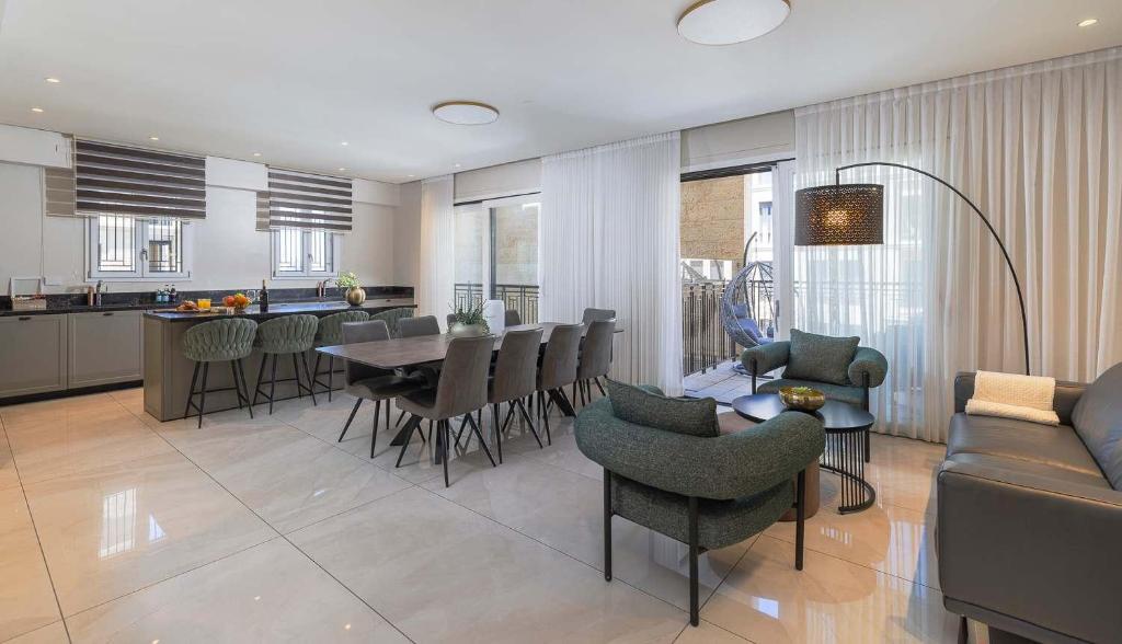 3 BR Apartment in Jerusalem Estate, Jerusalem (updated prices 2026)
